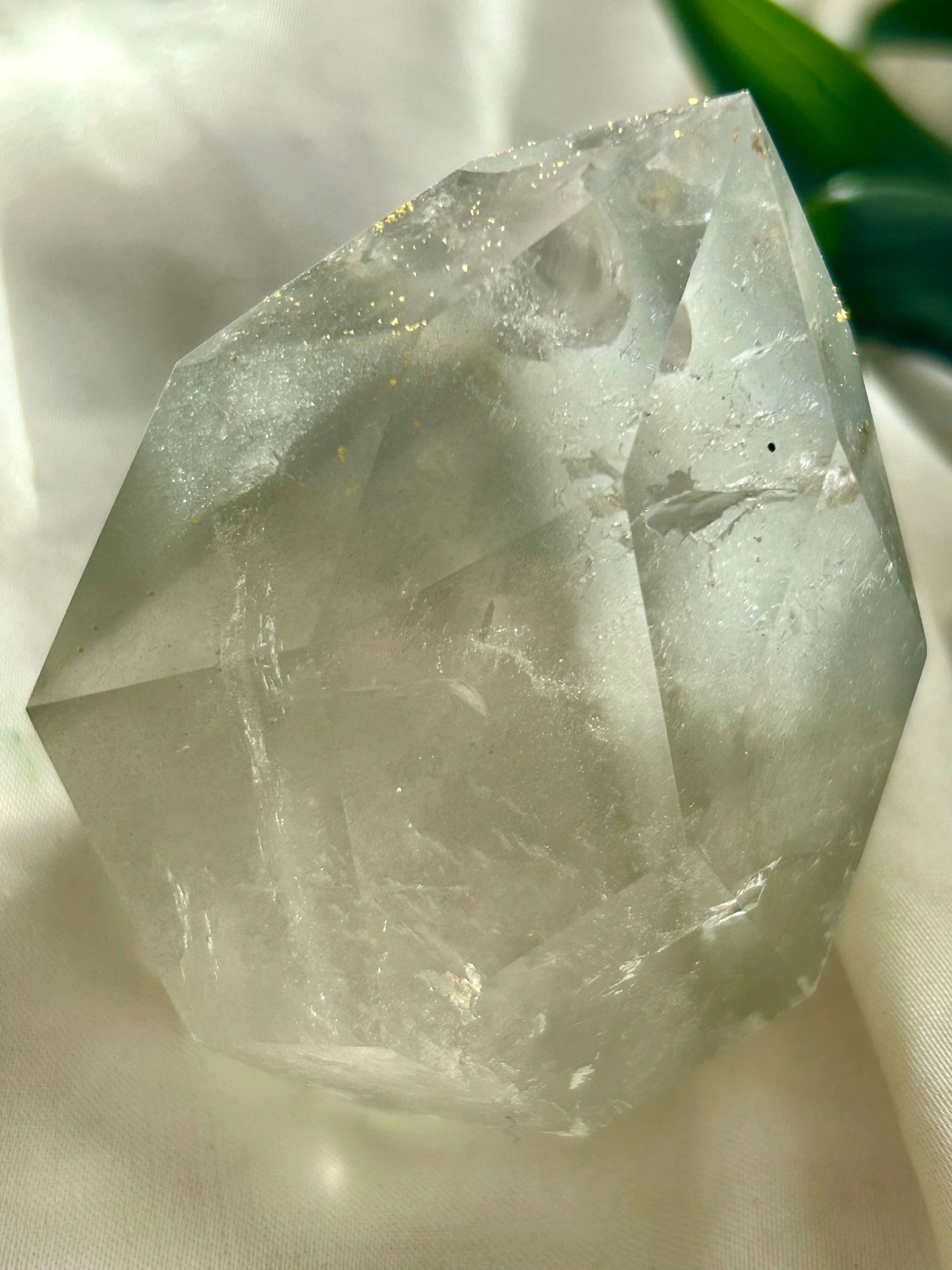 Faceted Inclusion Quartz (grey lithium) – Clarity with Crystals